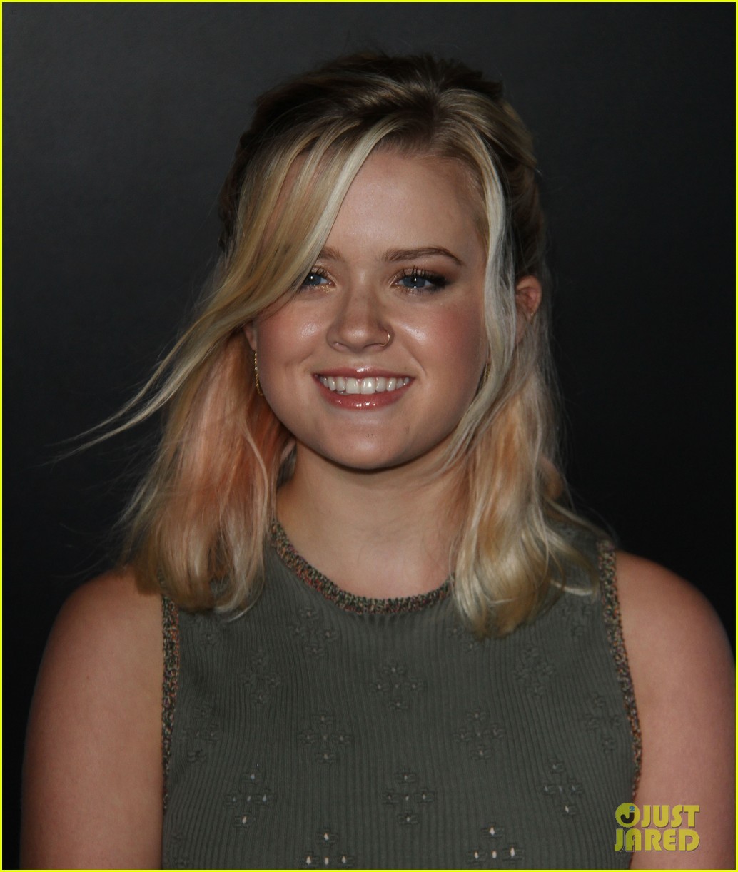 Reese Witherspoon's Daughter Ava Phillippe Makes Solo Debut at ...