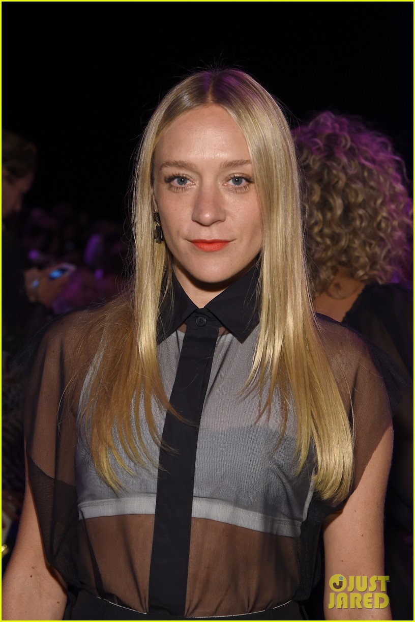 Maria Sharapova & Emily Ratajkowski Are Classic in Black at Vera Wang ...