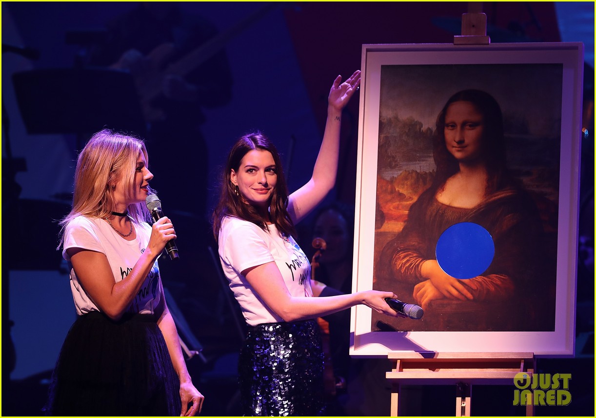 Anne Hathaway & Sarah Jessica Parker Showcase Their Vocal Talents at ...