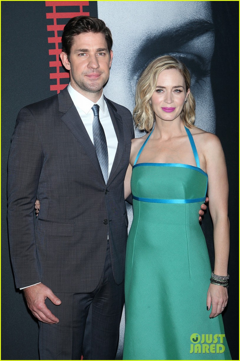 Emily Blunt Premieres 'Girl On the Train' in NYC with Justin Theroux ...