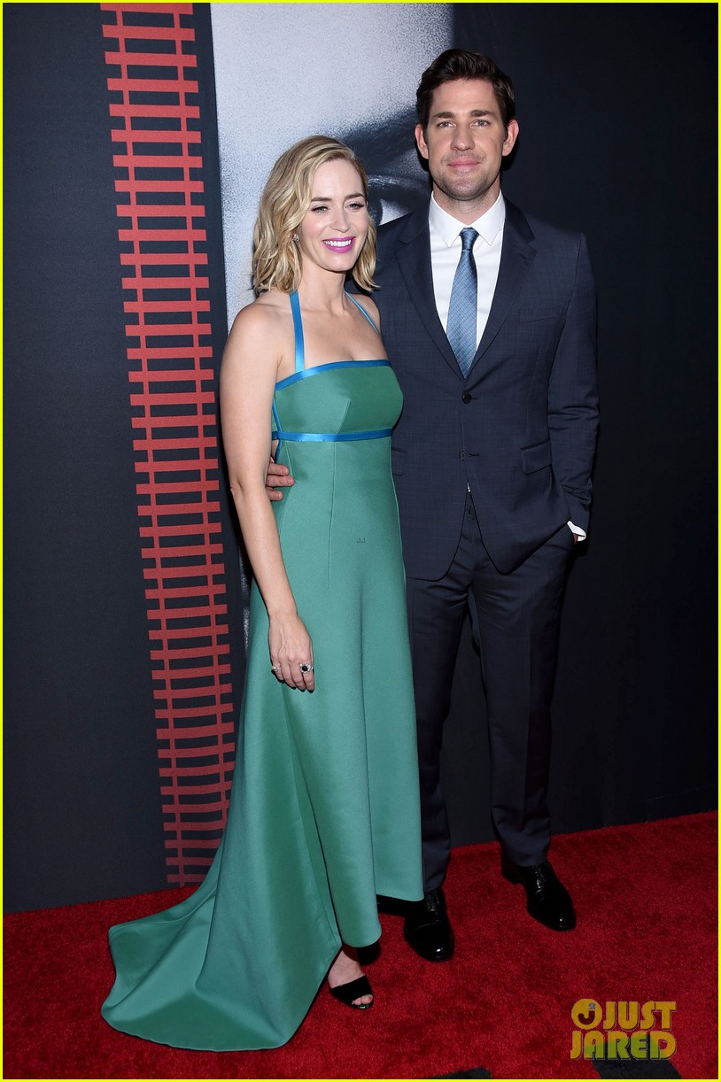 Emily Blunt Premieres 'Girl On the Train' in NYC with Justin Theroux ...