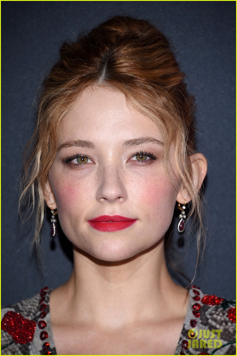 Emily Blunt Premieres 'Girl On the Train' in NYC with Justin Theroux ...