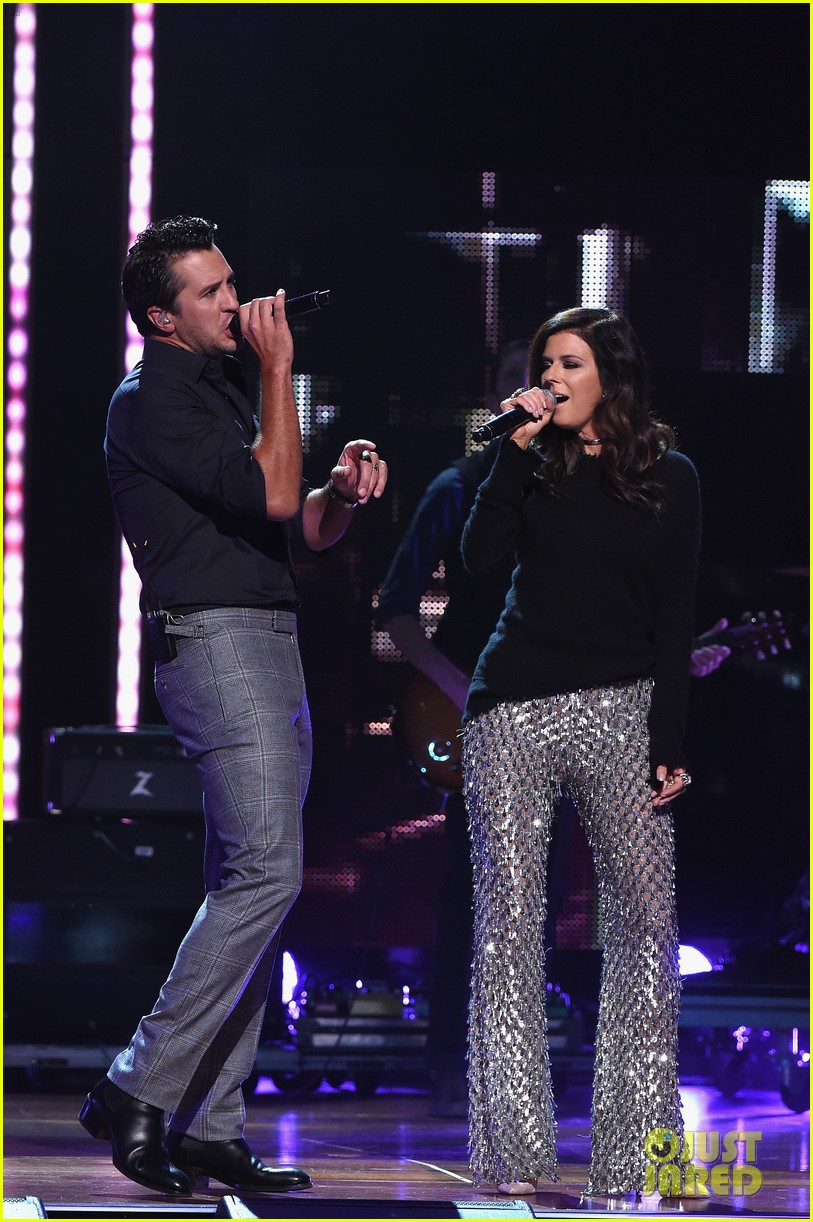 Luke Bryan & Thomas Rhett Buddy Up At CMT's Artists of the Year Awards ...