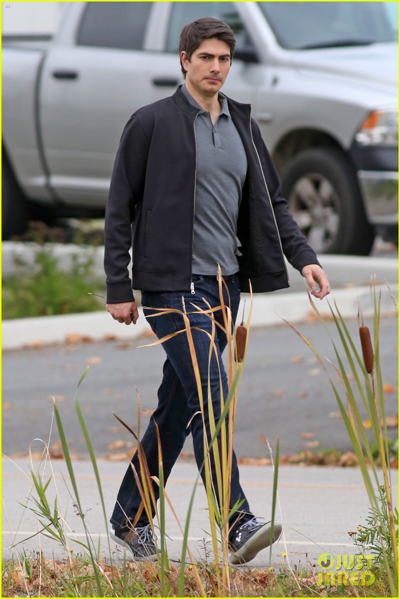 Grant Gustin, Melissa Benoist, Stephen Amell & More Start Filming CW ...