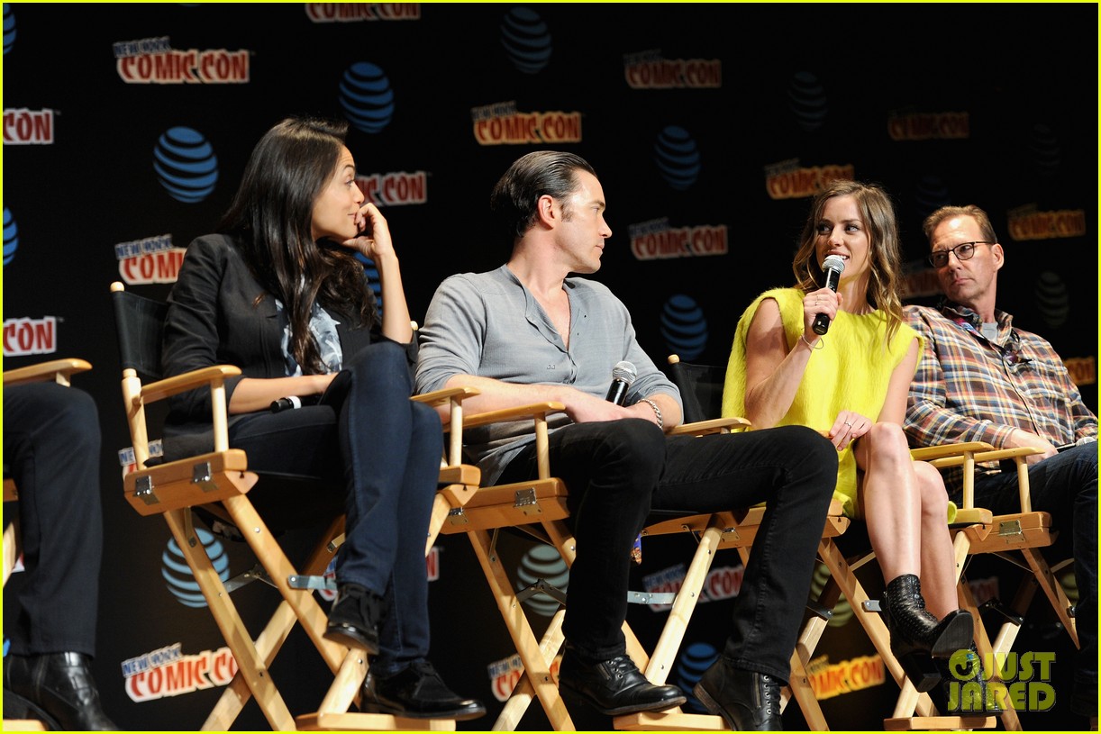 Finn Jones, Krysten Ritter, & More Rep Marvel at NYCC 2016: Photo 3781508 | Charlie Cox, David ...