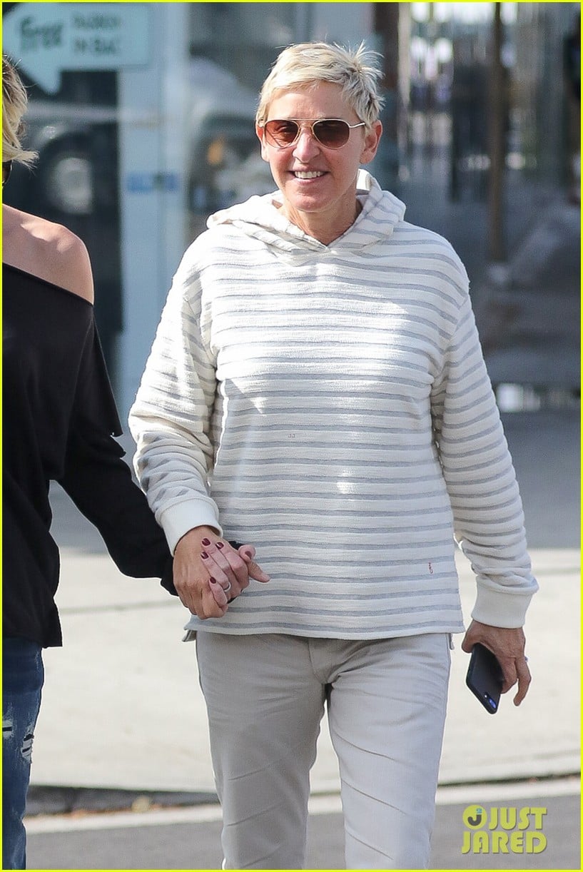 Ellen DeGeneres & Portia de Rossi Hold Hands While Shopping: Photo ...
