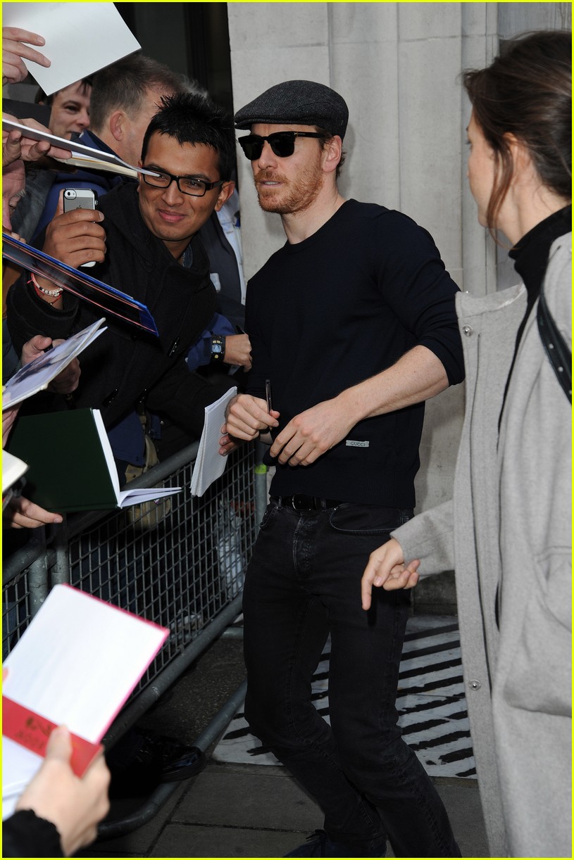 Michael Fassbender Praises Alicia Vikander: 'She Was Super Committed ...