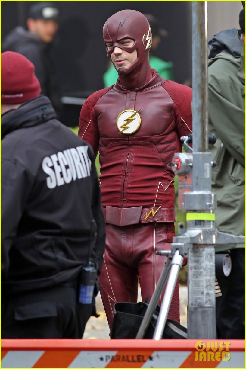 Mark Hamill Returns to 'The Flash' as Trickster in New Set Photos: Photo 3789873 | Photos | Just ...