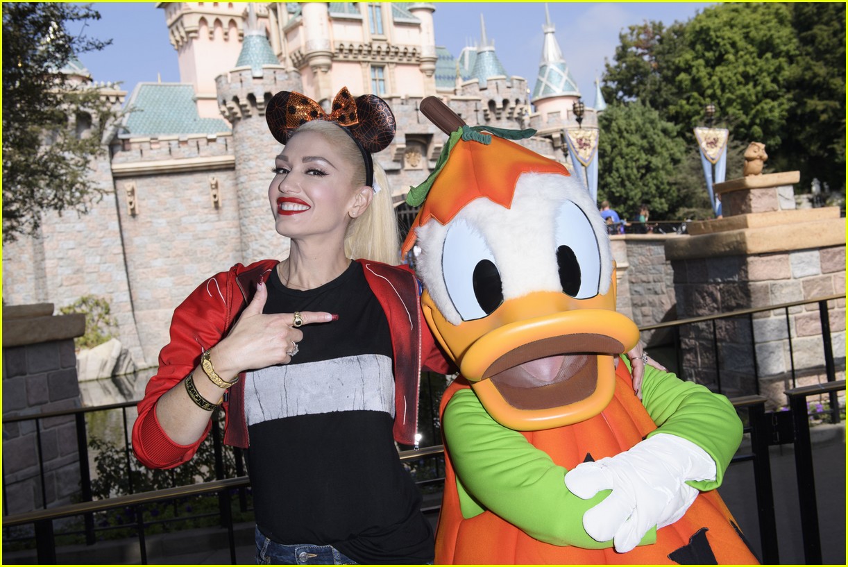 Gwen Stefani Talks About 'Beautiful' Year With Blake Shelton: Photo ...