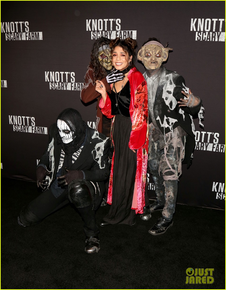 Vanessa Hudgens & Austin Butler Brave the Scares at Knott's Scary Farm ...