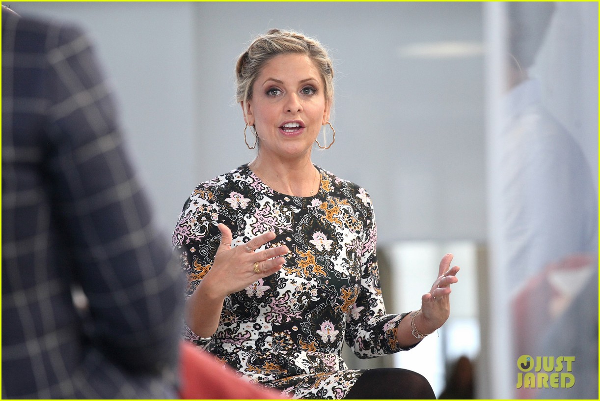 Jessica Alba & Sarah Michelle Geller Take the Stage at Martha Stewart's ...