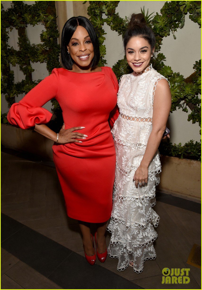 Felicity Jones & Aja Naomi King Honored at 'Elle' Women In Hollywood ...