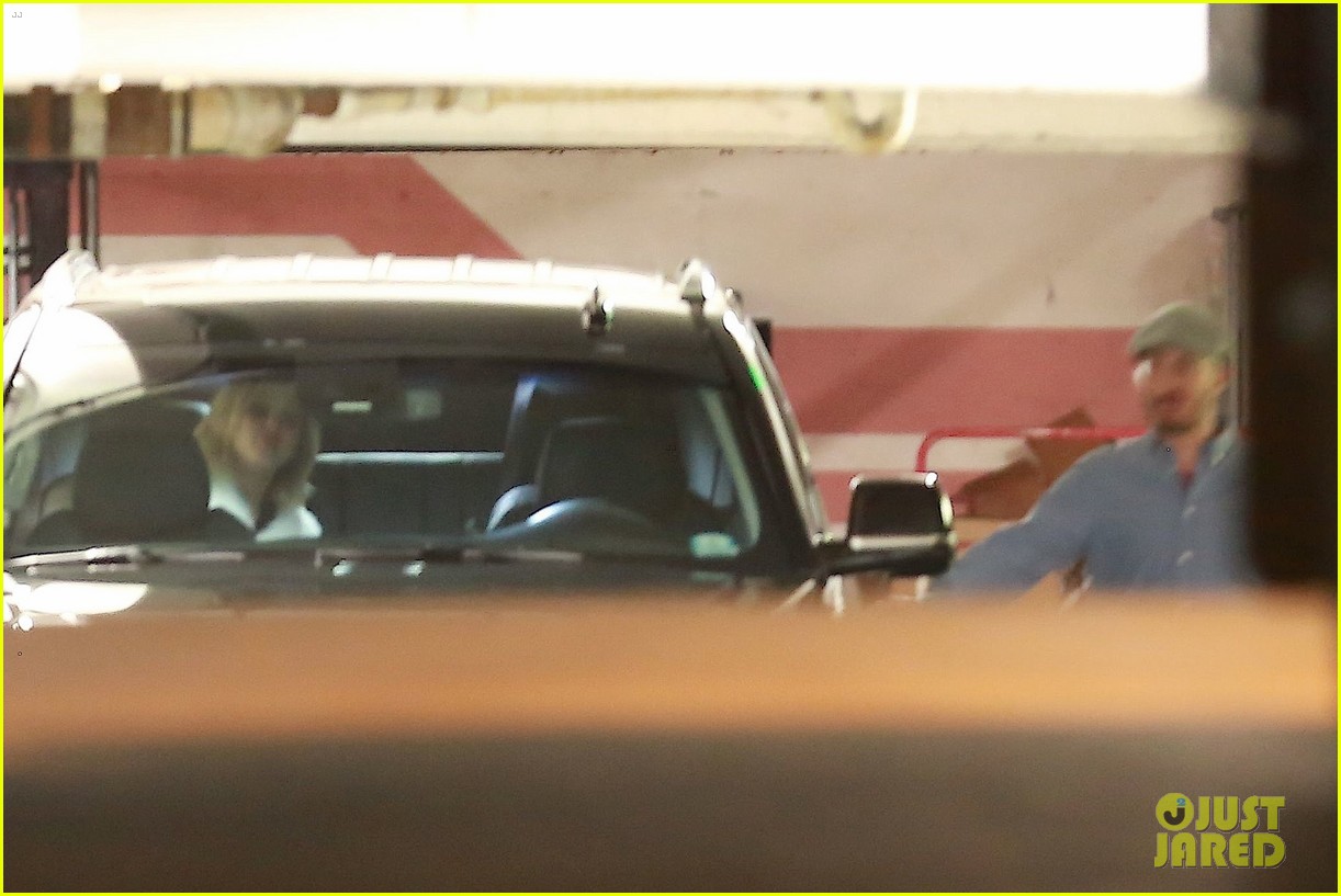 Jennifer Lawrence Steps Out with Darren Aronofsky Amid Dating Rumors ...