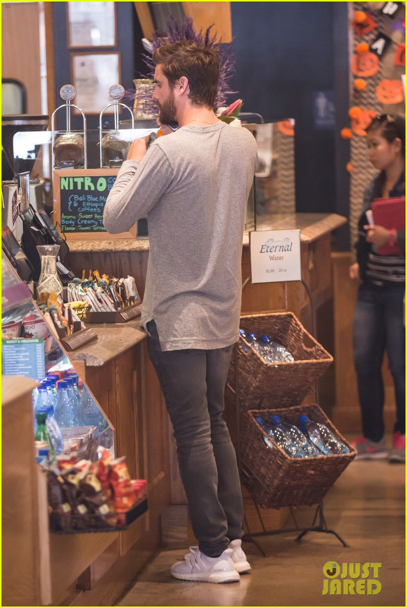 Scott Disick Brings Back Lord Disick in New 'Keeping Up' Clip - Watch ...