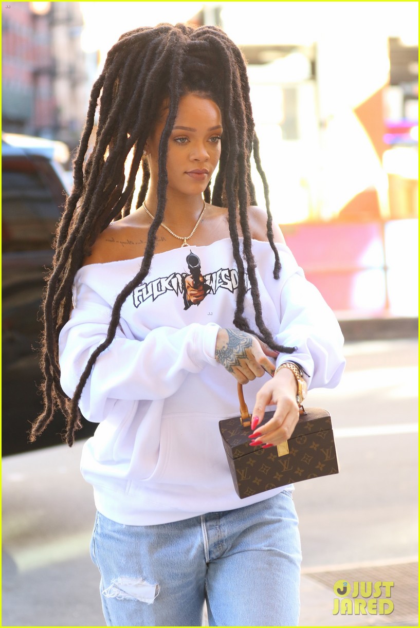 Rihanna Continues Rocking Her New Dreadlocks!: Photo 3778814 | Rihanna ...
