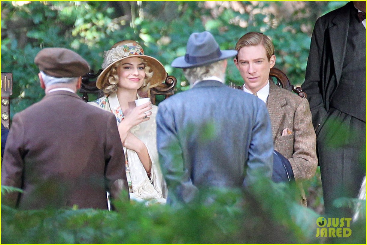 Margot Robbie Gets Into Character for 'Christopher Robin' Movie: Photo ...