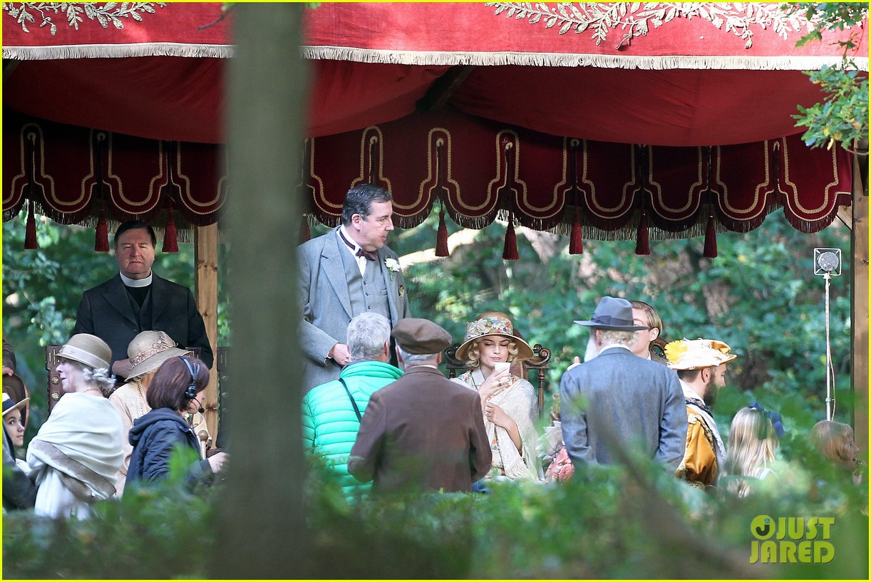 Margot Robbie Gets Into Character for 'Christopher Robin' Movie: Photo ...