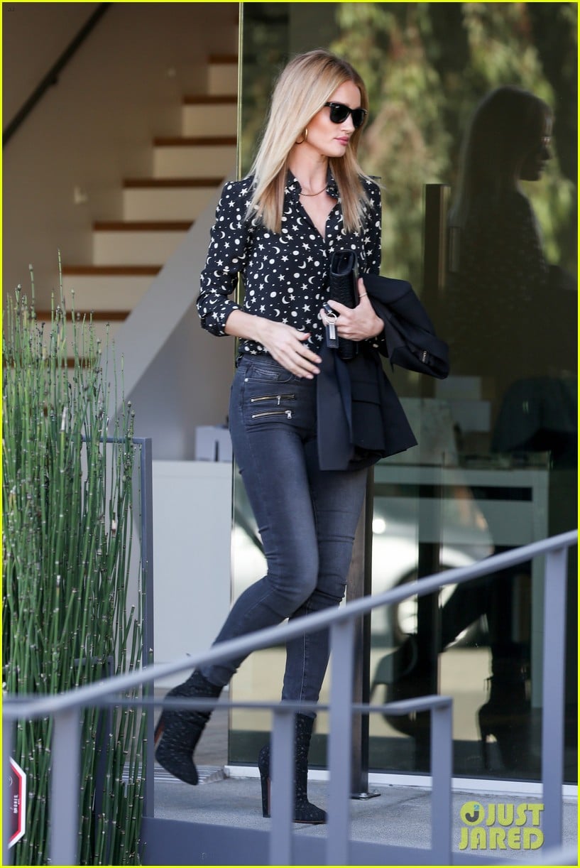 Rosie Huntington-Whiteley Keeps It Stylish While Out in LA: Photo ...