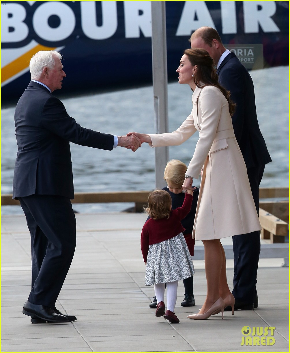 Prince William & Kate Middleton Wave Goodbye to Canada With Prince ...