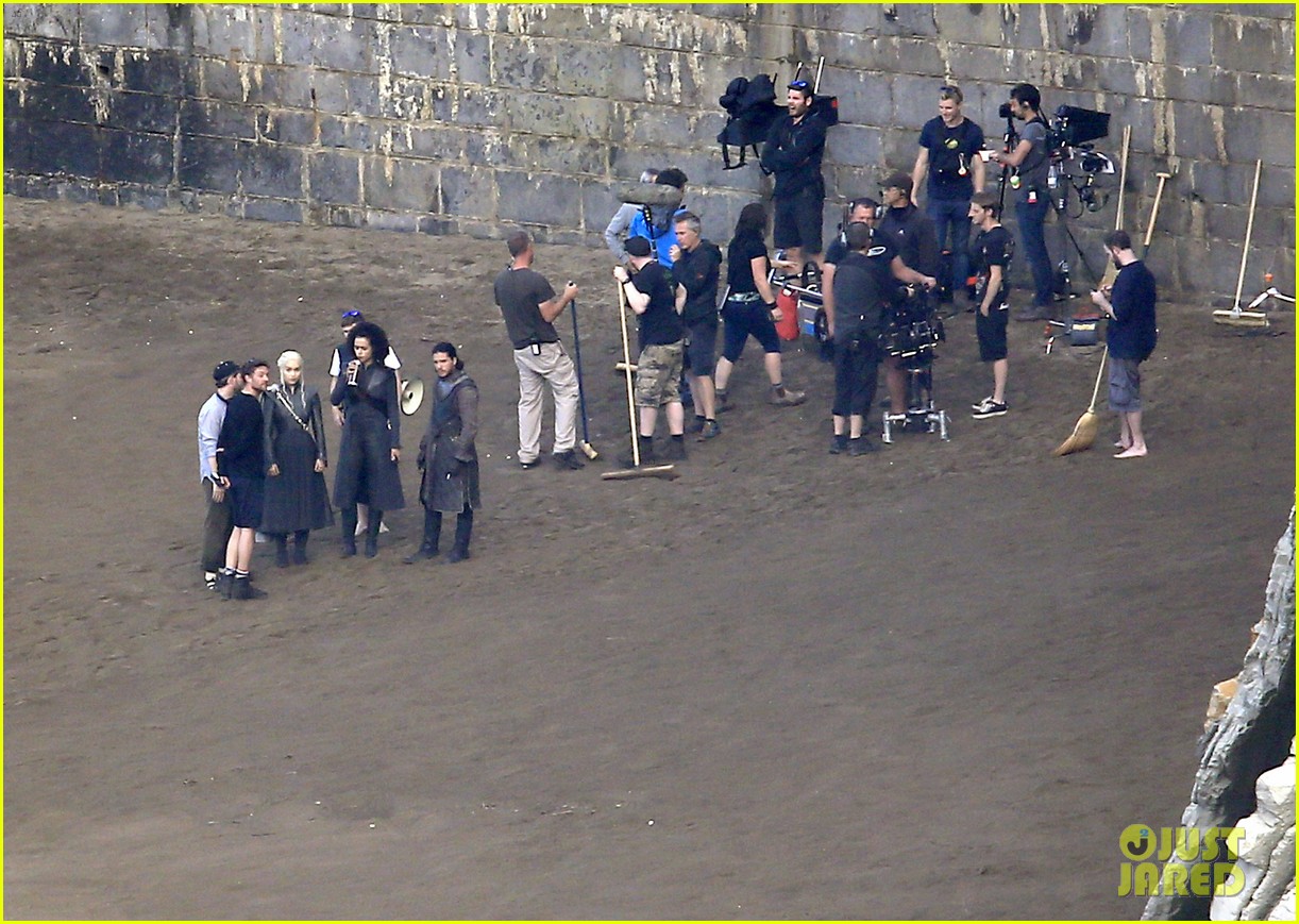 Two 'Game of Thrones' Characters Meet in Spoiler-Filled Set Pics: Photo ...