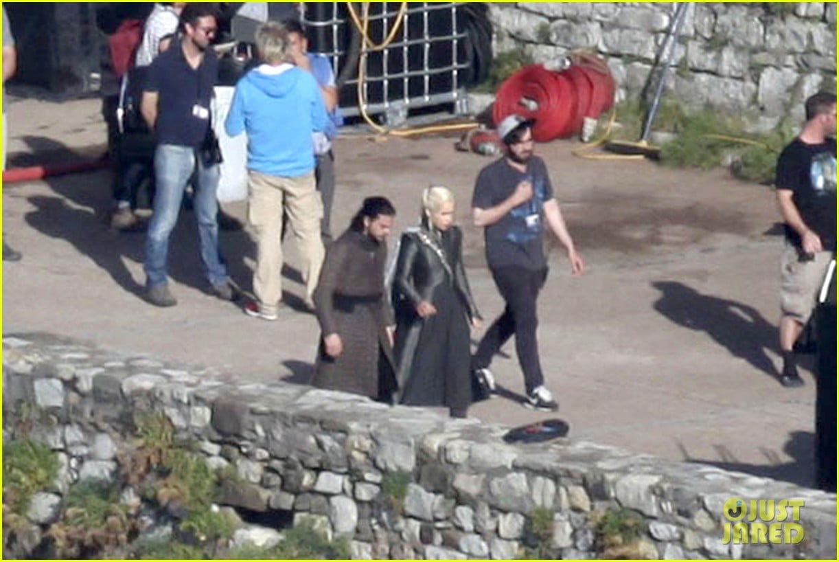 Two 'Game of Thrones' Characters Meet in Spoiler-Filled Set Pics: Photo ...