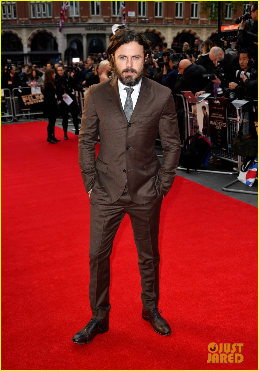 Michelle Williams Receives Buckets of Praise from 'Manchester By the ...