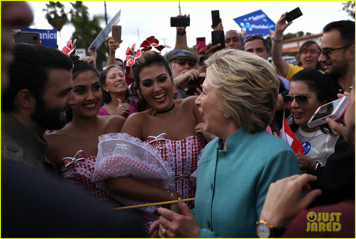 Hillary Clinton Speaks in Pouring Rain at Florida Rally!: Photo 3802760 ...