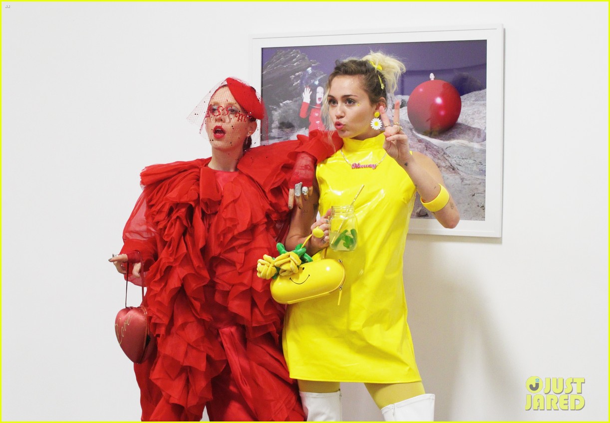 Miley Cyrus & Liam Hemsworth Support Pal Vijat Mohindra's Exhibition ...