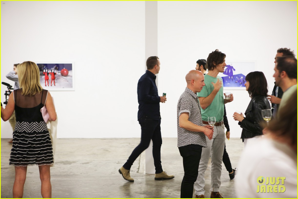 Miley Cyrus & Liam Hemsworth Support Pal Vijat Mohindra's Exhibition ...