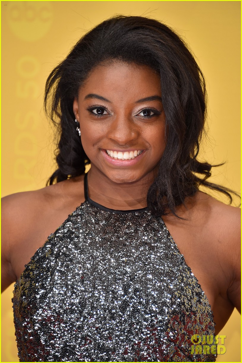 Simone Biles & Gabby Douglas Hit CMA Awards 2016 with Final Five: Photo ...