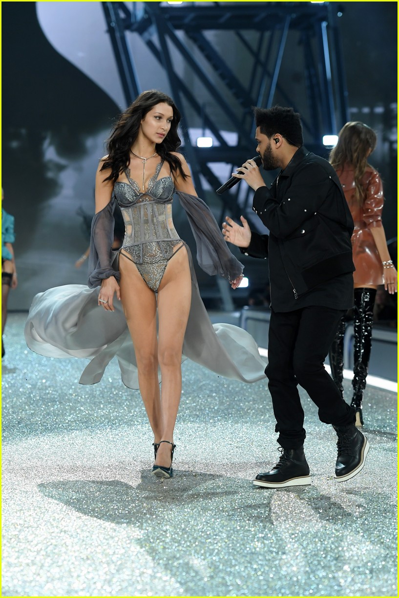 Gigi & Bella Hadid Strut Their Stuff in the Victoria's Secret Fashion Show 2016!: Photo 3818324 ...