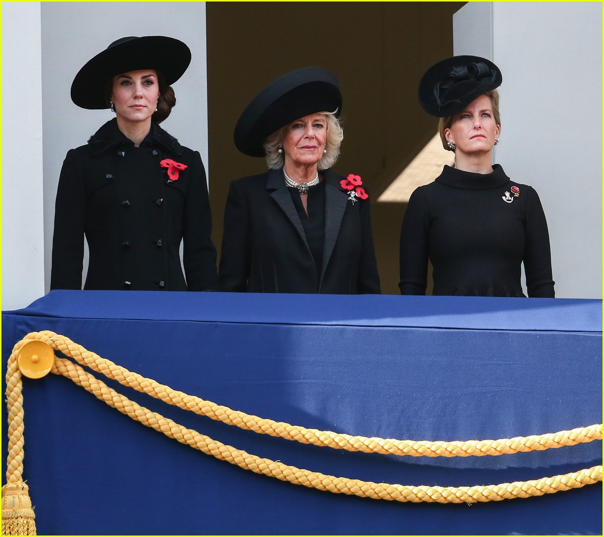 Kate Middleton & Prince William Attend Remembrance Sunday Services ...