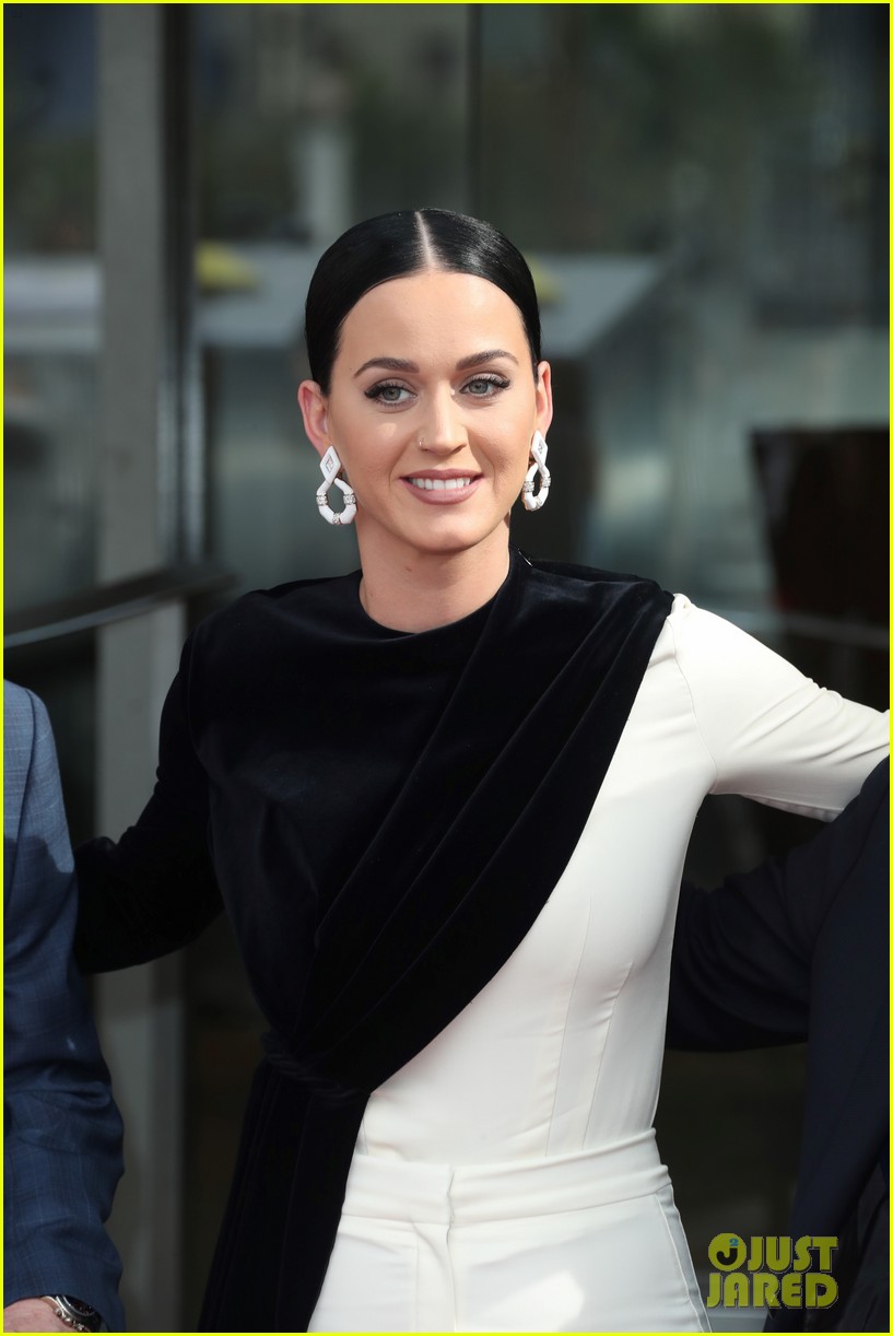 Katy Perry Presents Capitol Records with Star of Recognition!: Photo ...