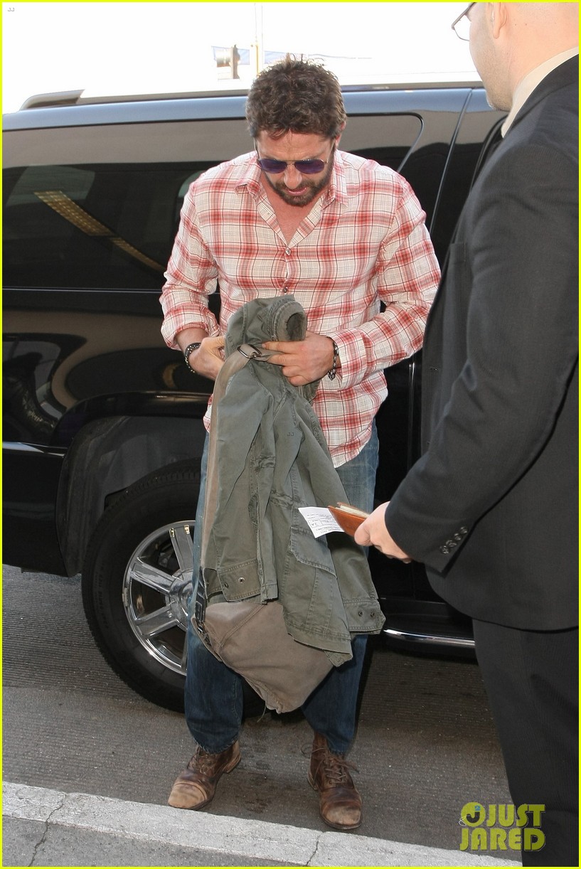 Newly Single Gerard Butler Catches a Solo Flight Out of LAX: Photo ...