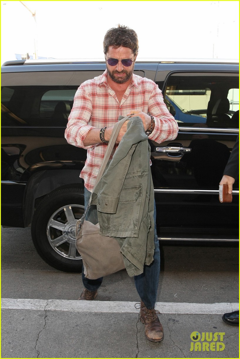 Newly Single Gerard Butler Catches a Solo Flight Out of LAX: Photo ...
