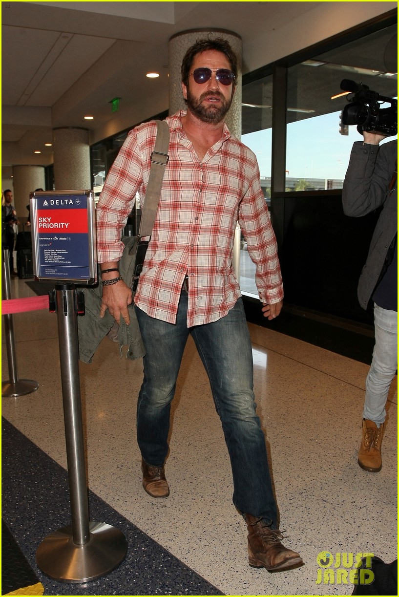 Newly Single Gerard Butler Catches a Solo Flight Out of LAX: Photo ...