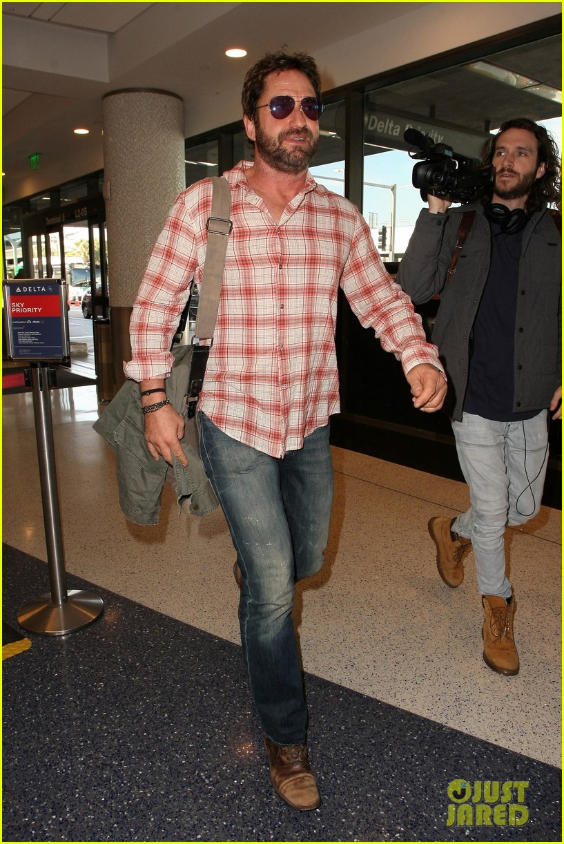 Newly Single Gerard Butler Catches a Solo Flight Out of LAX: Photo ...