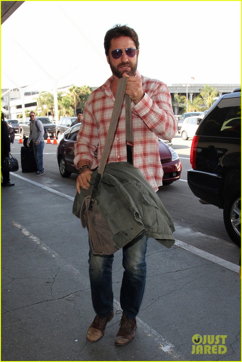 Newly Single Gerard Butler Catches a Solo Flight Out of LAX: Photo ...