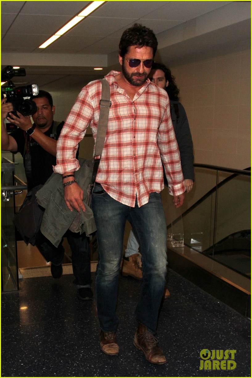 Newly Single Gerard Butler Catches a Solo Flight Out of LAX: Photo ...