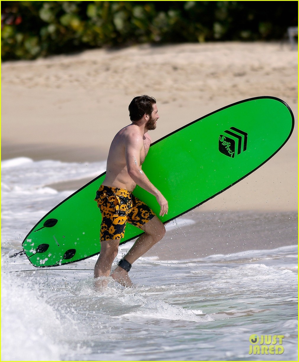 Jake Gyllenhaal Goes Shirtless in St. Barts, Takes a Surfing Lesson with Greta Caruso!: Photo ...