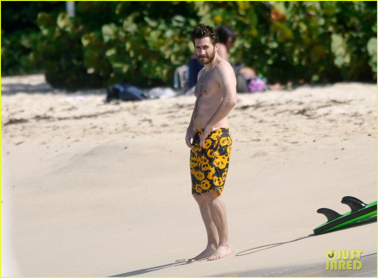 Jake Gyllenhaal Goes Shirtless in St. Barts, Takes a Surfing Lesson with Greta Caruso!: Photo ...