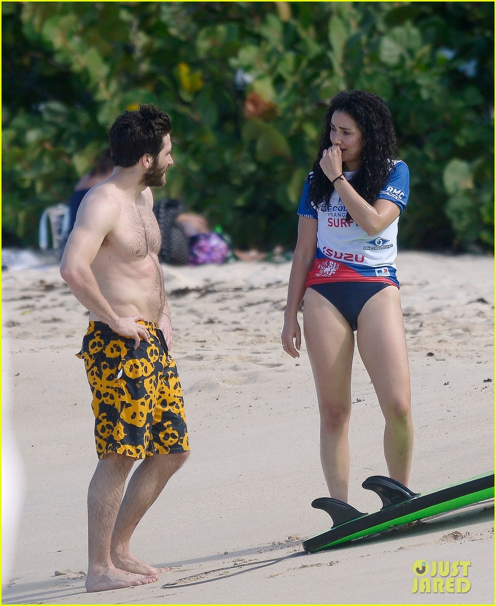 Jake Gyllenhaal Goes Shirtless in St. Barts, Takes a Surfing Lesson with Greta Caruso!: Photo ...