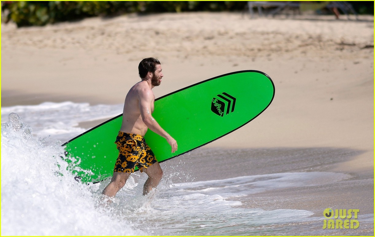 Jake Gyllenhaal Goes Shirtless in St. Barts, Takes a Surfing Lesson with Greta Caruso!: Photo ...