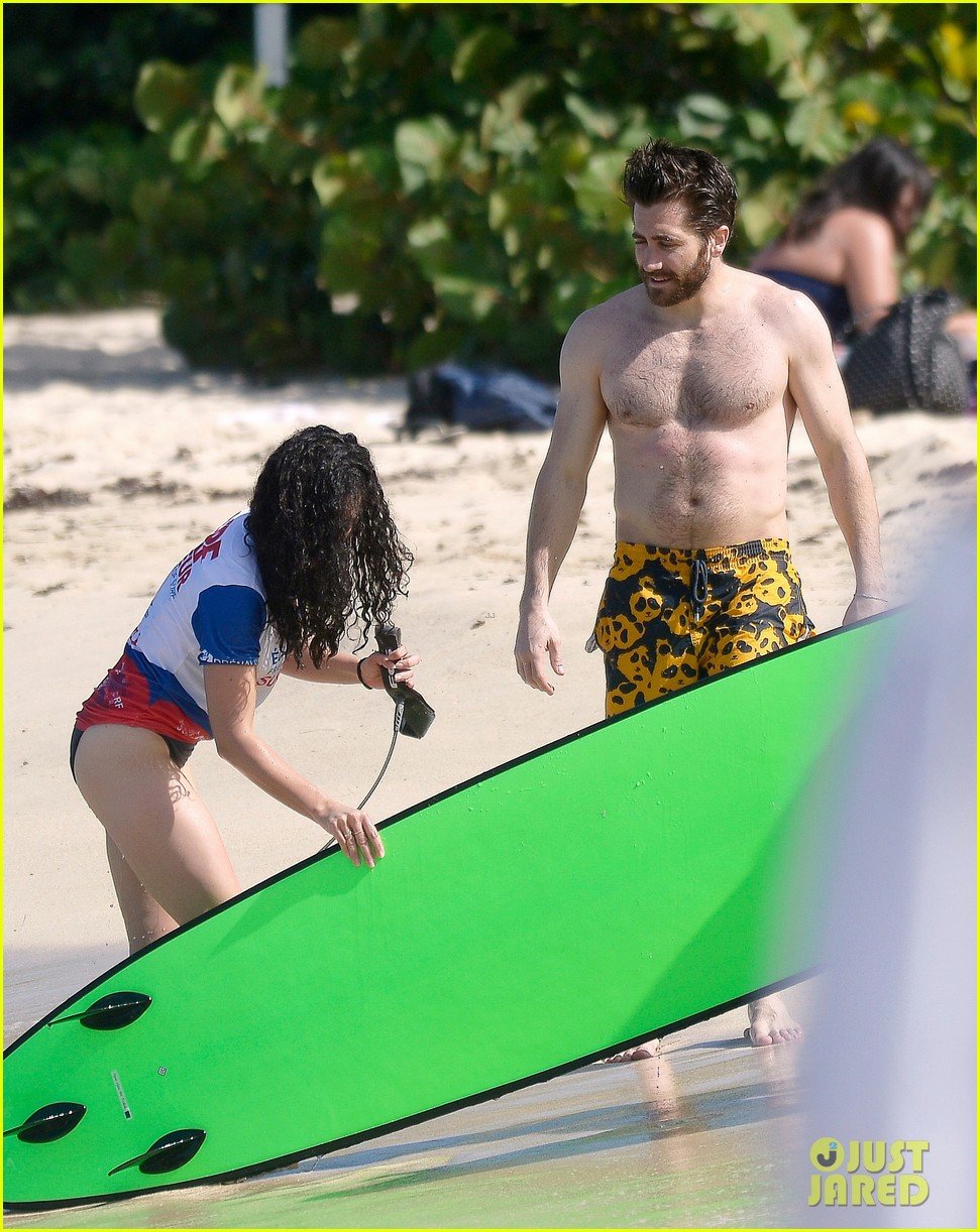 Jake Gyllenhaal Goes Shirtless in St. Barts, Takes a Surfing Lesson with Greta Caruso!: Photo ...