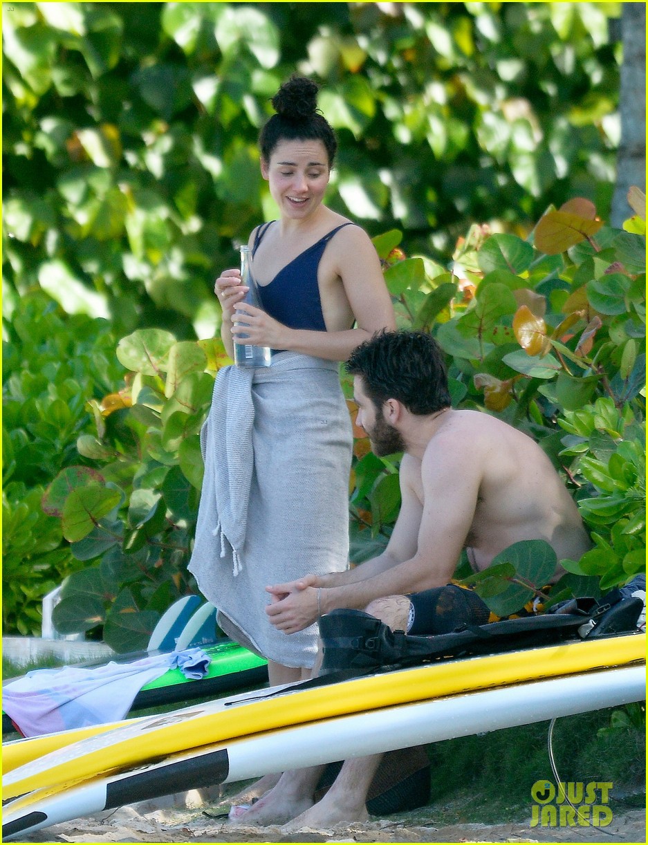 Jake Gyllenhaal Goes Shirtless in St. Barts, Takes a Surfing Lesson with Greta Caruso!: Photo ...
