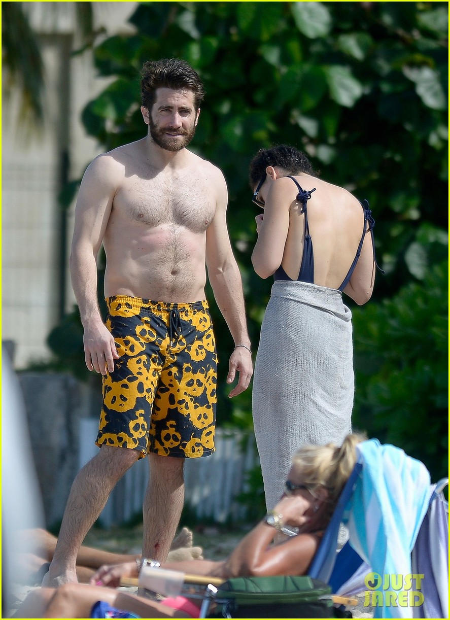Jake Gyllenhaal Goes Shirtless in St. Barts, Takes a Surfing Lesson with Greta Caruso!: Photo ...