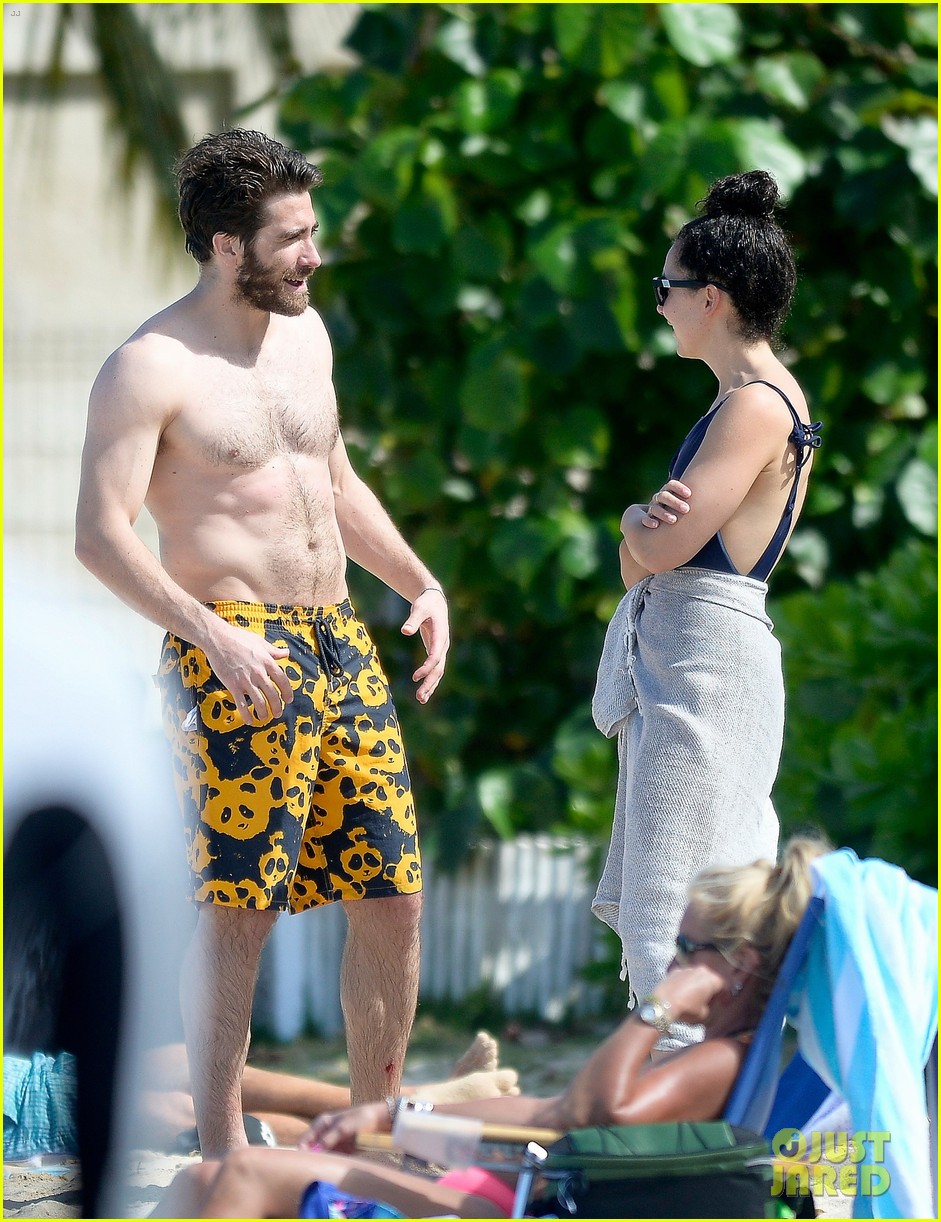 Jake Gyllenhaal Goes Shirtless in St. Barts, Takes a Surfing Lesson with Greta Caruso!: Photo ...