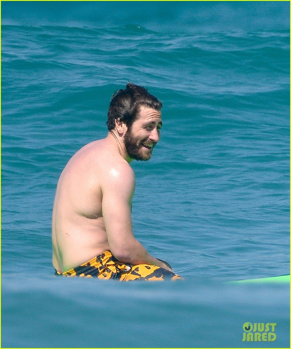 Jake Gyllenhaal Goes Shirtless in St. Barts, Takes a Surfing Lesson with Greta Caruso!: Photo ...
