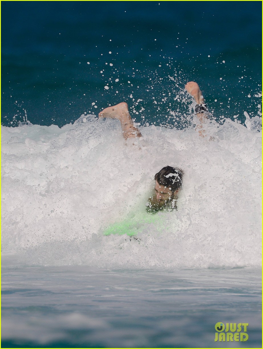 Jake Gyllenhaal Goes Shirtless in St. Barts, Takes a Surfing Lesson with Greta Caruso!: Photo ...