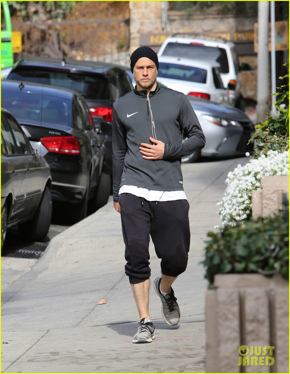 Charlie Hunnam Goes for Morning Hike at Runyon Canyon!: Photo 3824780 ...